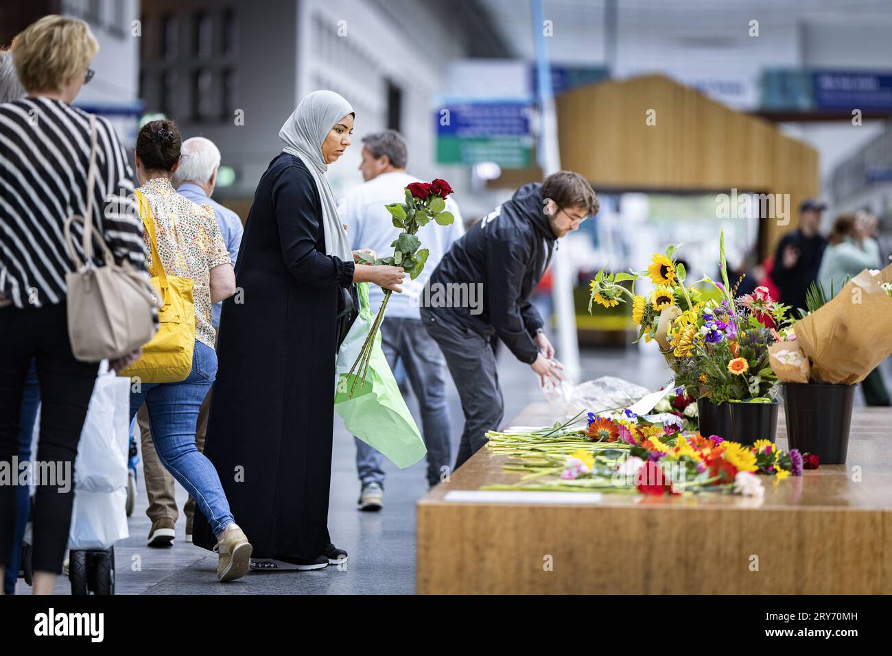 ROTTERDAM - Flowers in the Erasmus MC, a day after two shooting ...