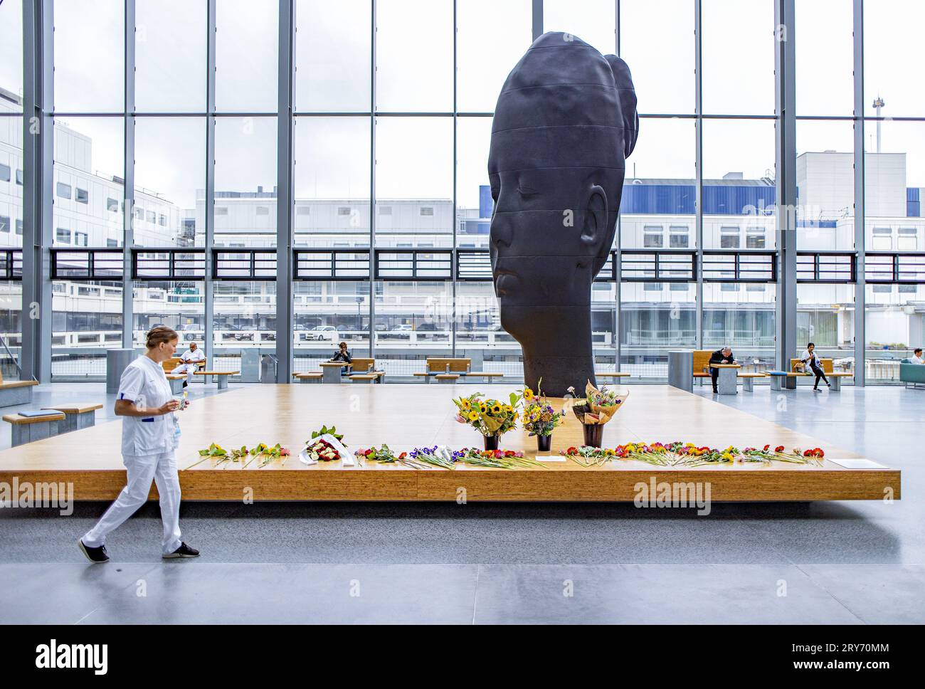 ROTTERDAM - Flowers in the Erasmus MC, a day after two shooting ...