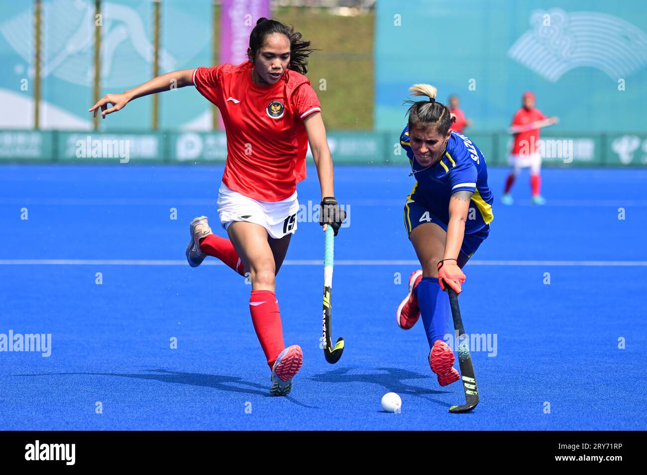 Hangzhou, China. 29th Sep, 2023. Sismya Winarsih (L) of the Indonesia ...