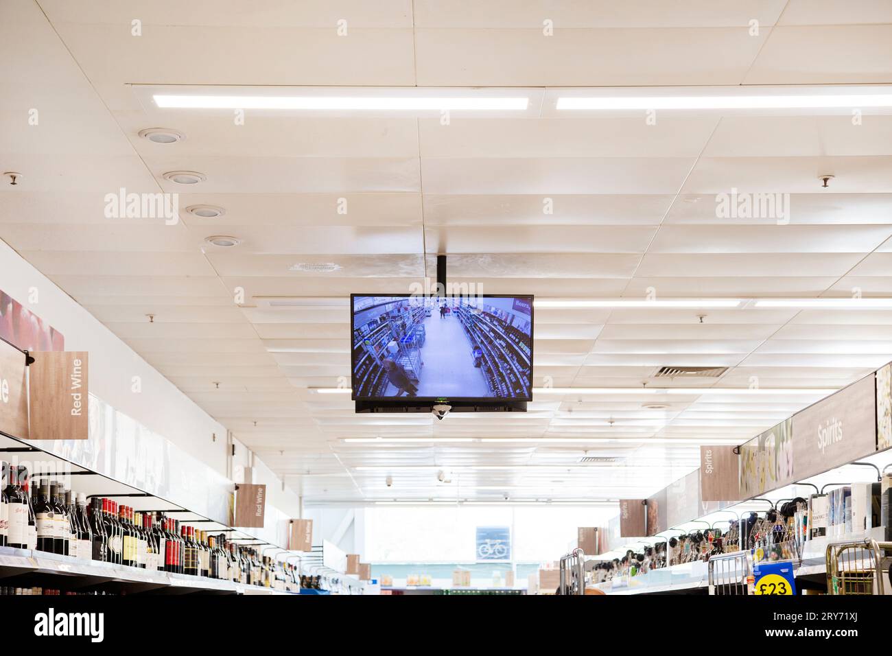Stacking shelves supermarket hi-res stock photography and images - Alamy