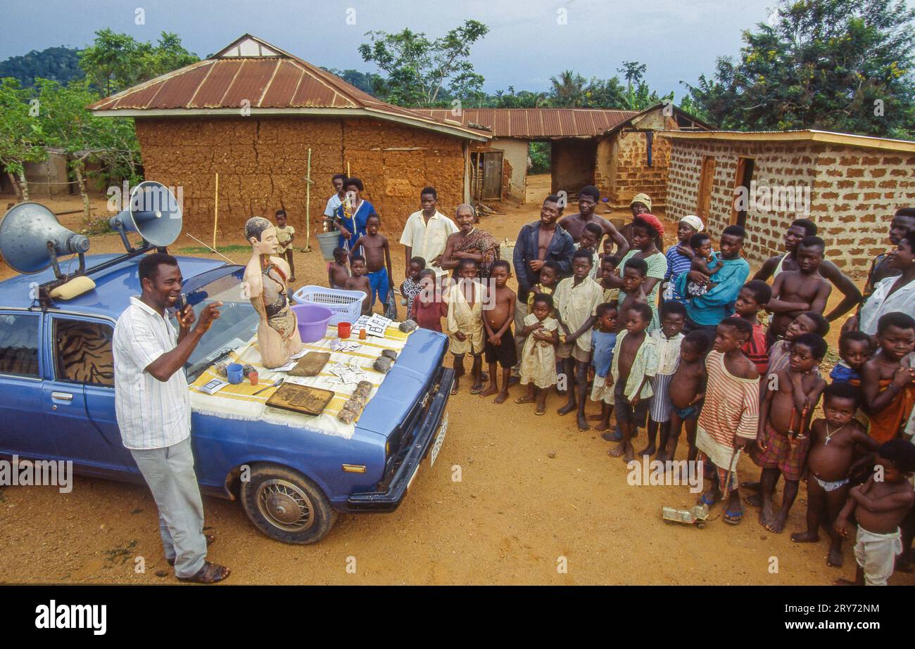 GHANA. Kumasi region. - Sale of traditional medicines on the edge of a ...