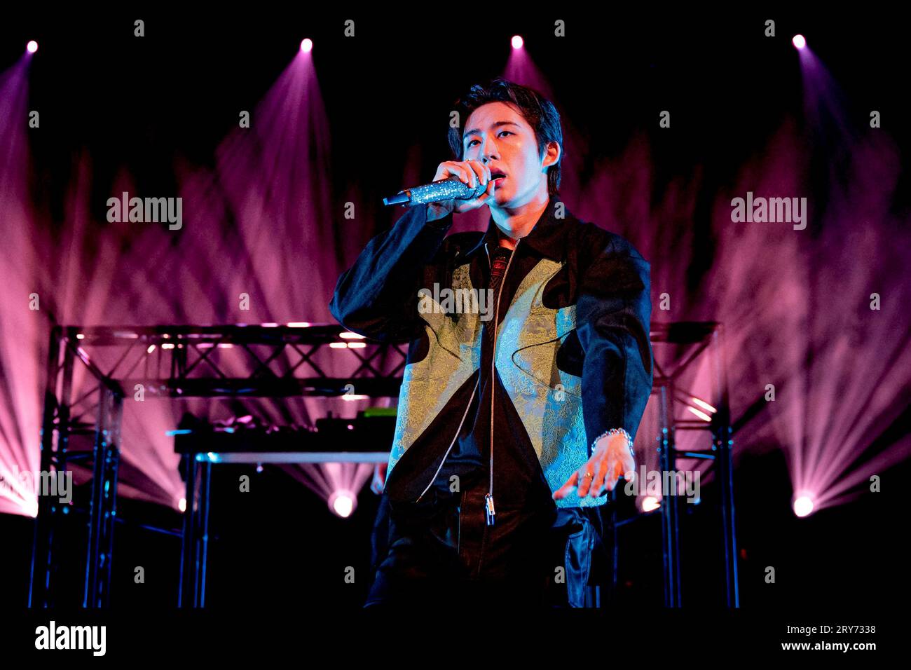 B i kpop hi-res stock photography and images - Alamy
