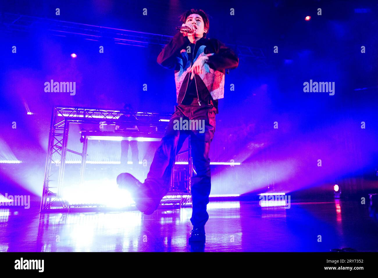 B i kpop hi-res stock photography and images - Alamy