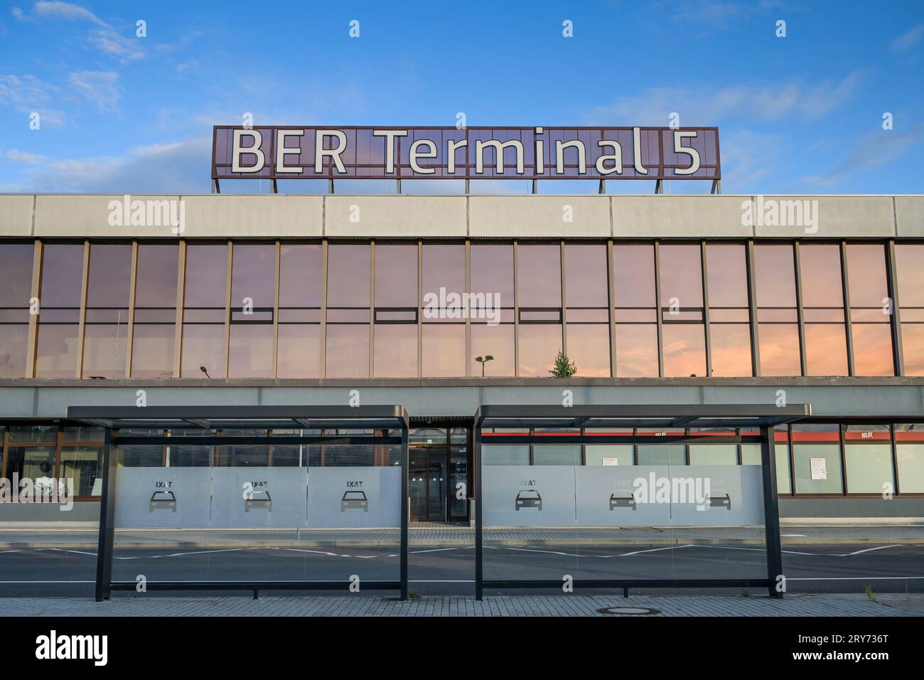 Flughafen leer hi-res stock photography and images - Alamy