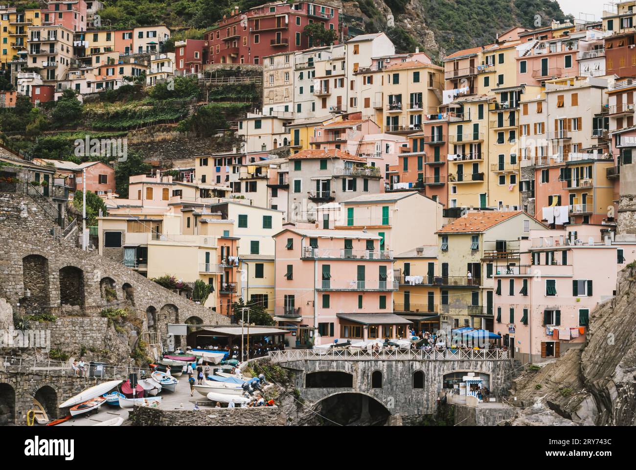 Manarola cliffside hi-res stock photography and images - Alamy