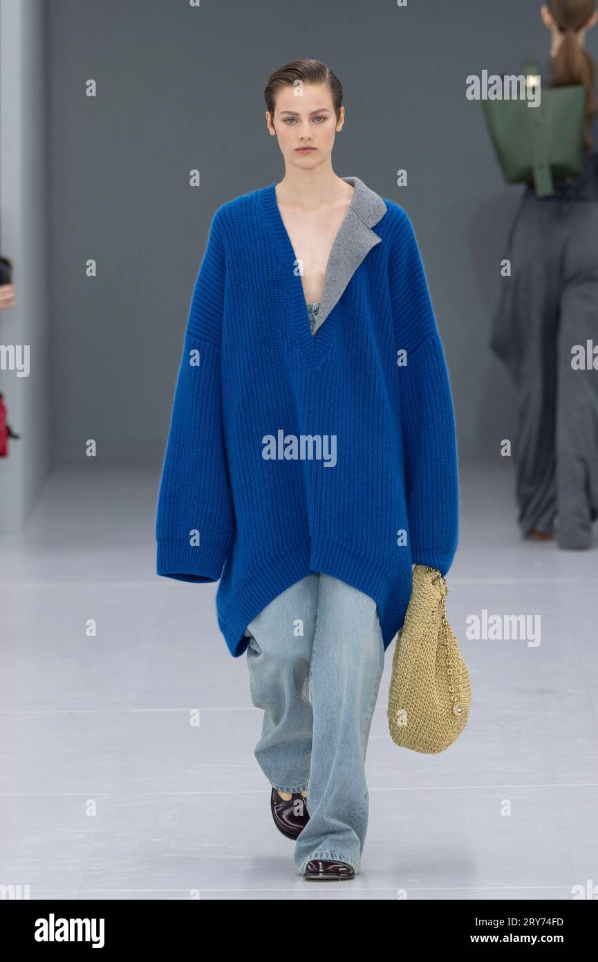 Loewe catwalk 2024 hi-res stock photography and images - Alamy