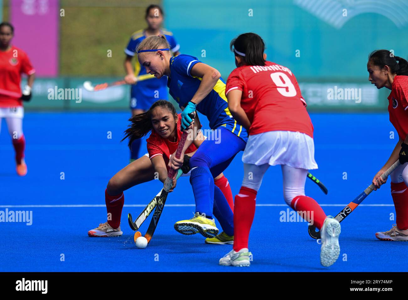 Hangzhou, China. 29th Sep, 2023. Viktoriya Lobanova (C) of the ...