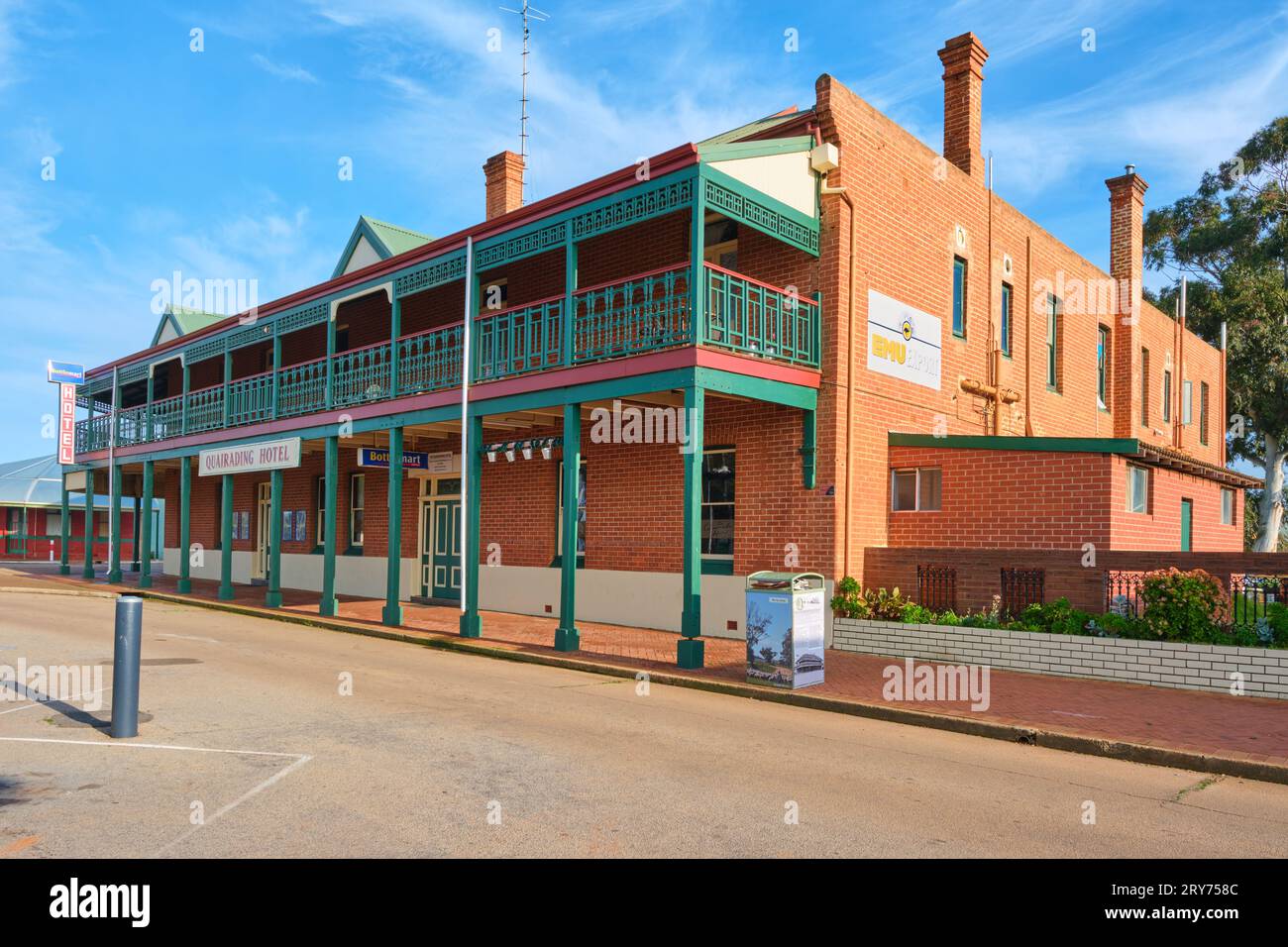 Filigree roof line detail hi-res stock photography and images - Alamy