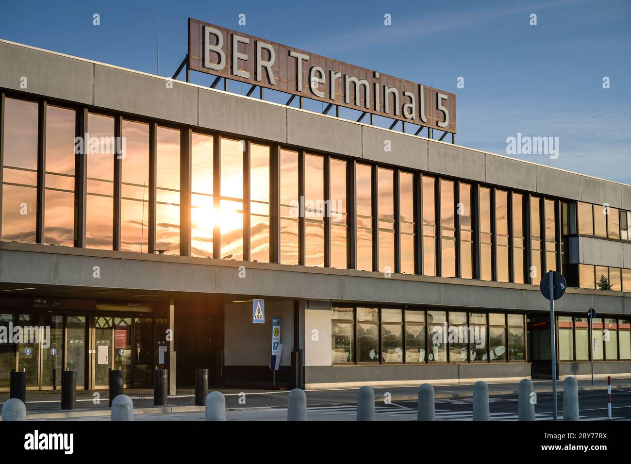 Flughafen leer hi-res stock photography and images - Alamy