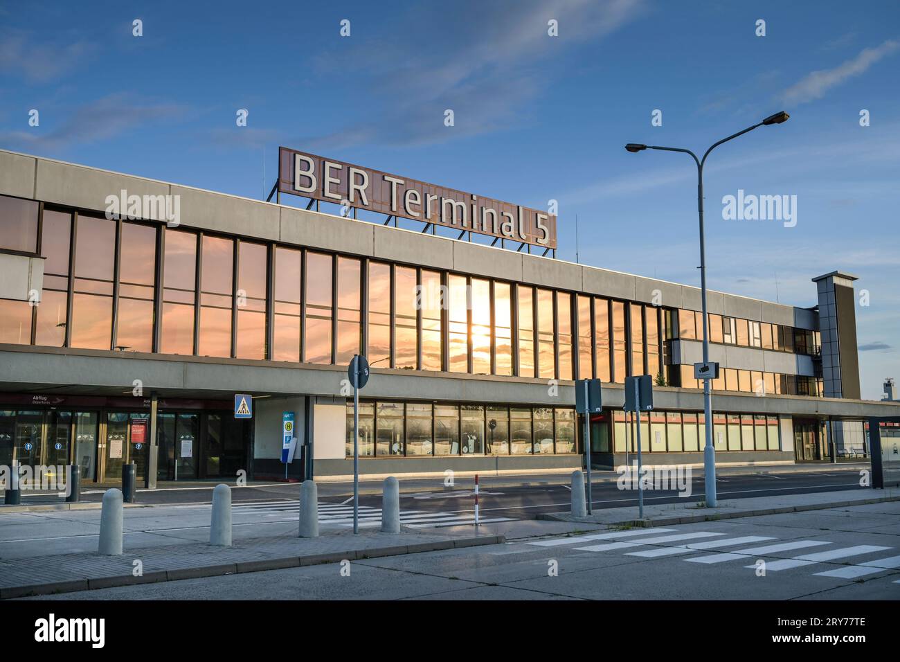 Flughafen leer hi-res stock photography and images - Alamy