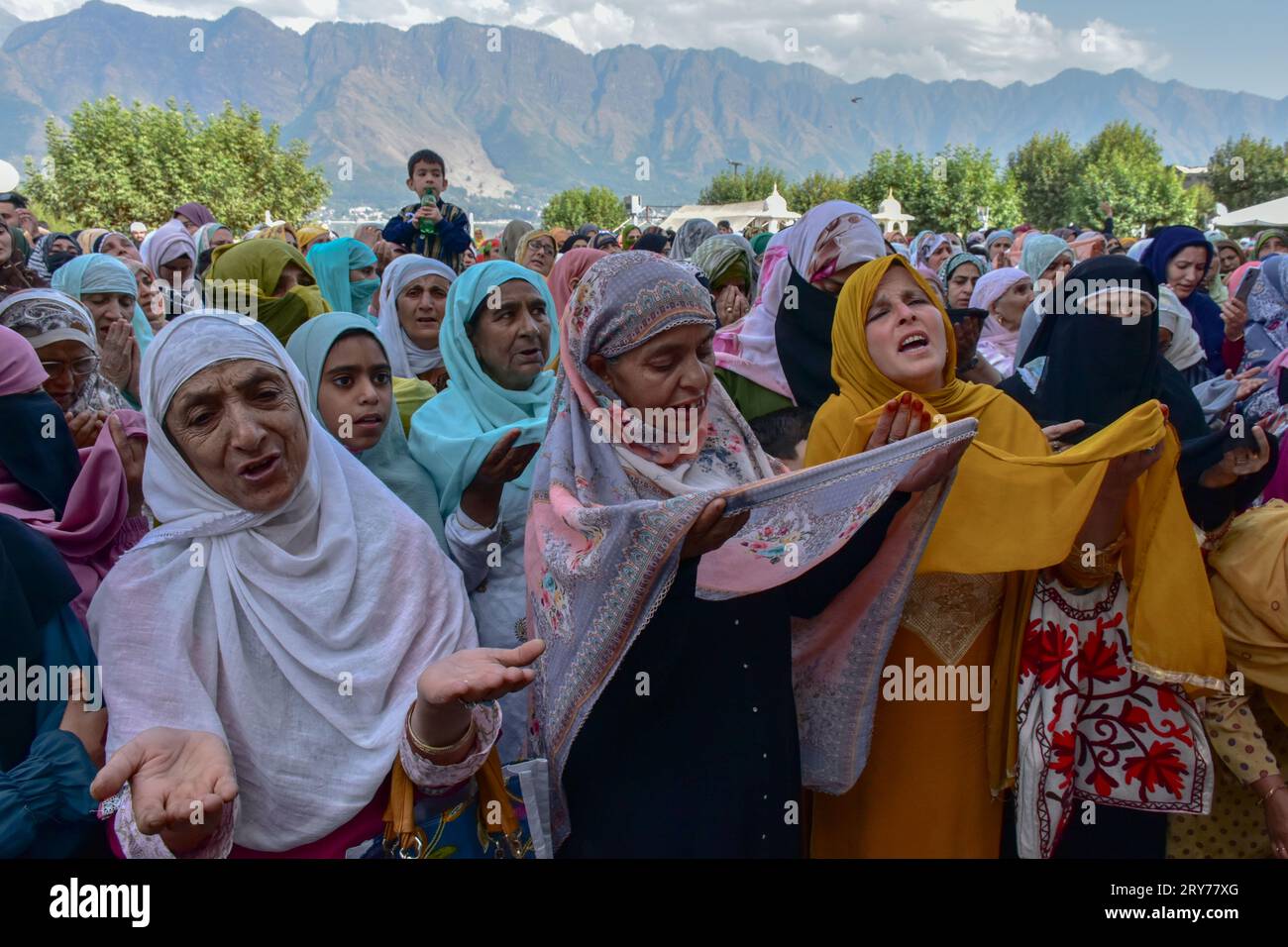 Kashmiri Muslims pray on the occasion of Eid-e-Milad, the birth ...