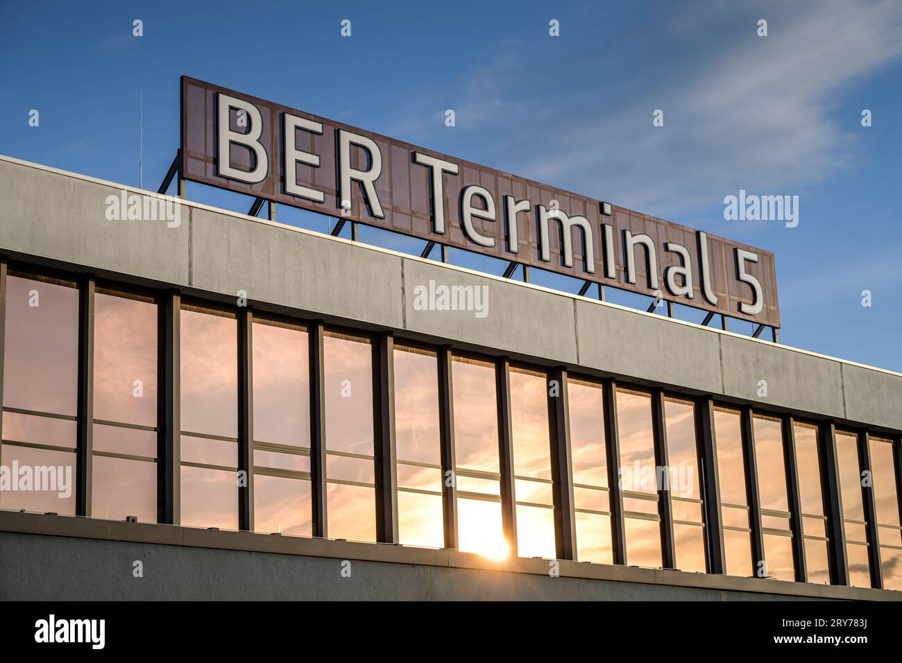 Flughafen BER Terminal 5, ehemaliger Flughafen SXF, Schönefeld ...