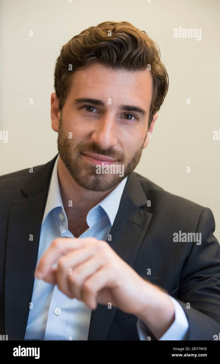 Right wing social media influencer hi-res stock photography and images ...