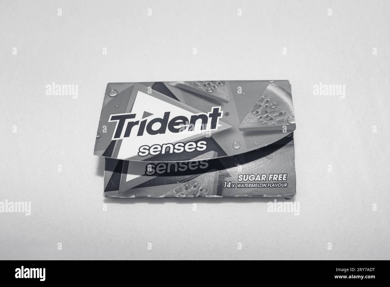 Black Chewing Gum Black And White Trident Senses, Sugar Free,