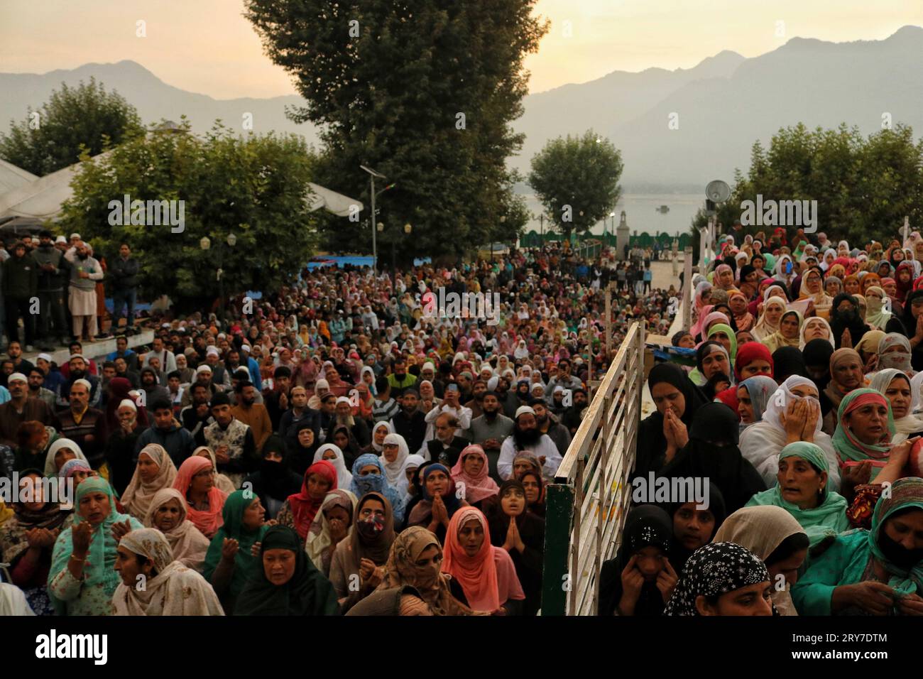 Srinagar Kashmir, India. 29th Sep, 2023. people pray as the head cleric ...