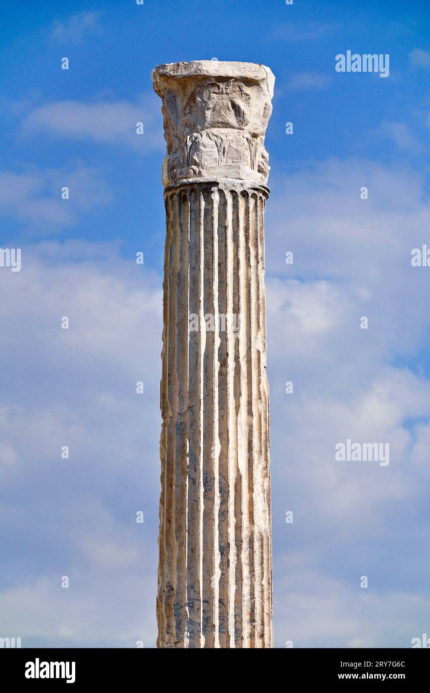 Ancient column in Athens Stock Photo - Alamy