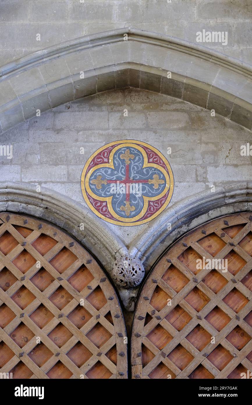 Curved stone arch over curved doors hi-res stock photography and images ...