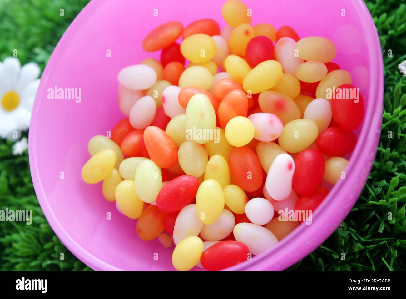 Dragee hi-res stock photography and images - Alamy