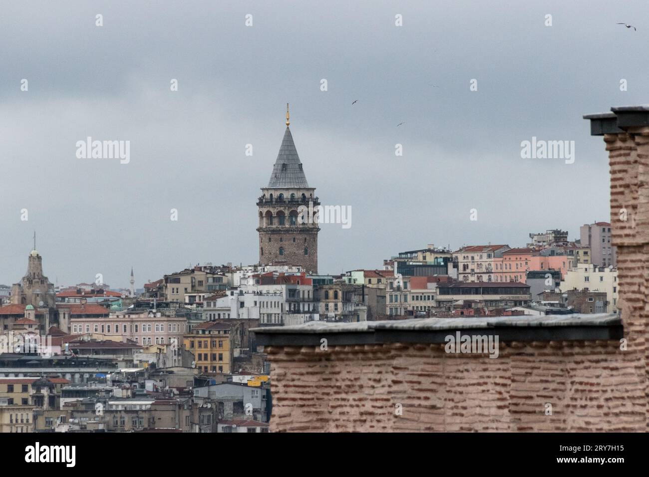 Istanbul buildings hi-res stock photography and images - Alamy