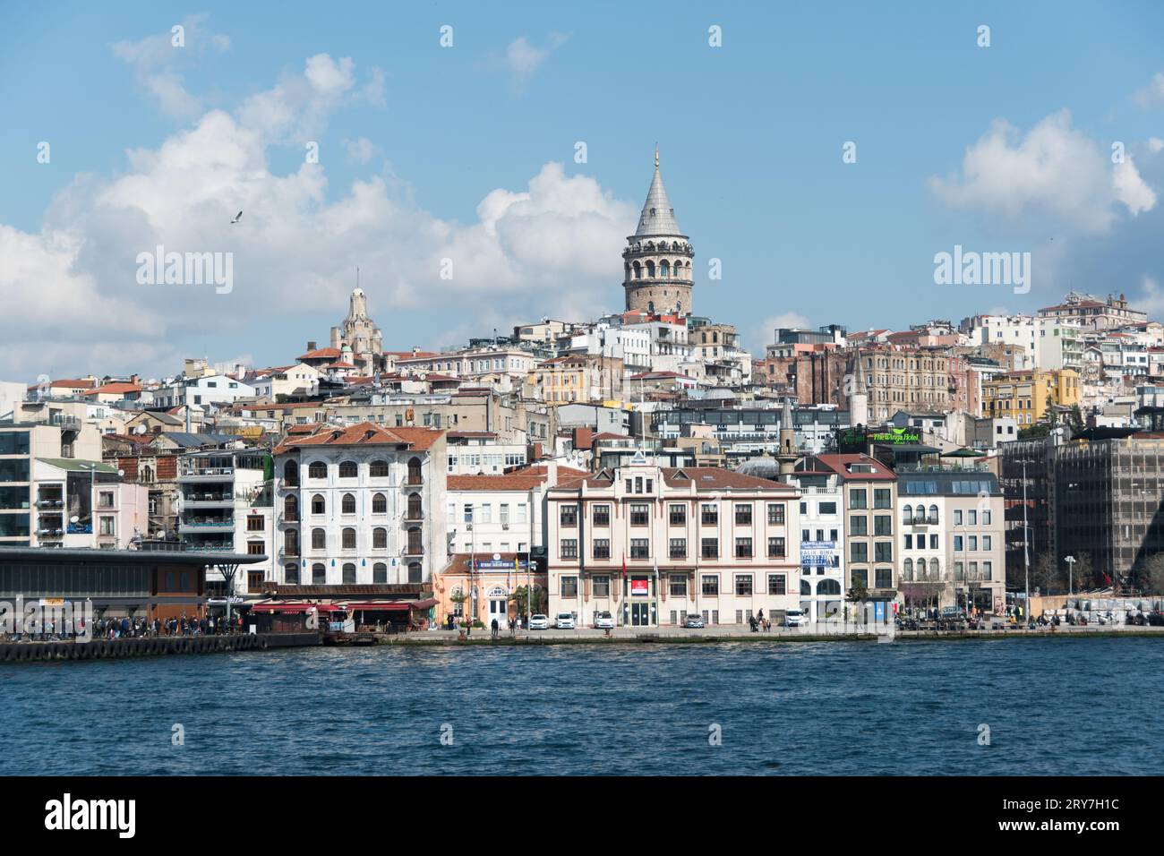 Istanbul buildings hi-res stock photography and images - Alamy