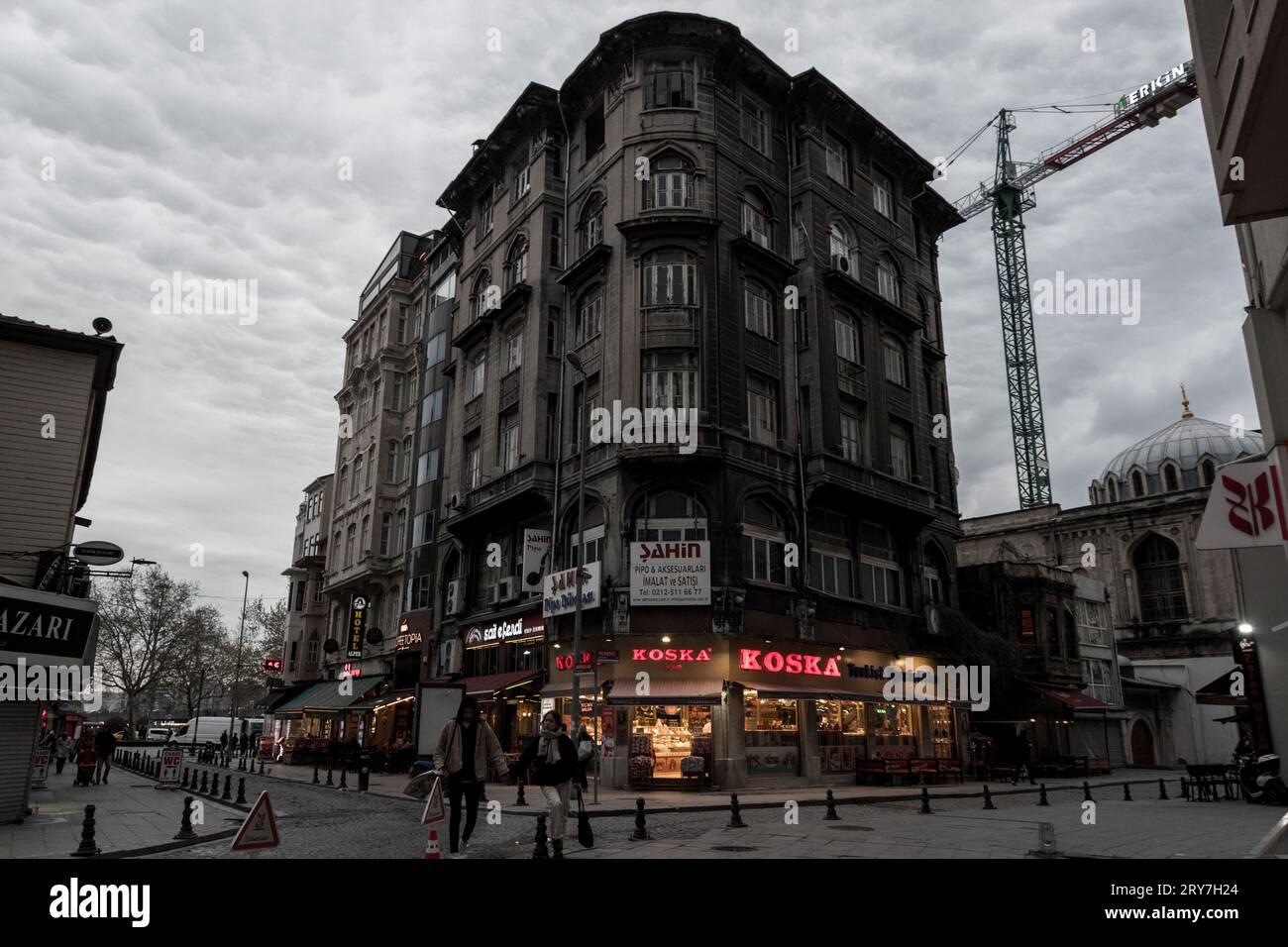 Viejos edificios de estambul hi-res stock photography and images - Alamy