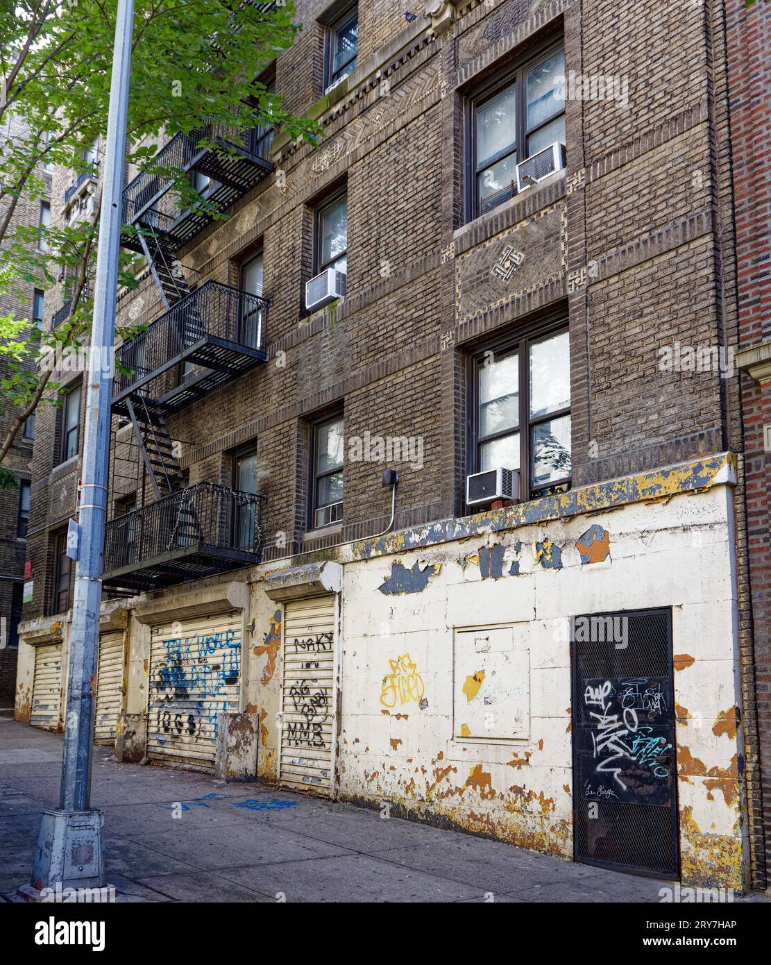 Rundown City Apartments 7,600+ Run Down Apartment Stock Photos,