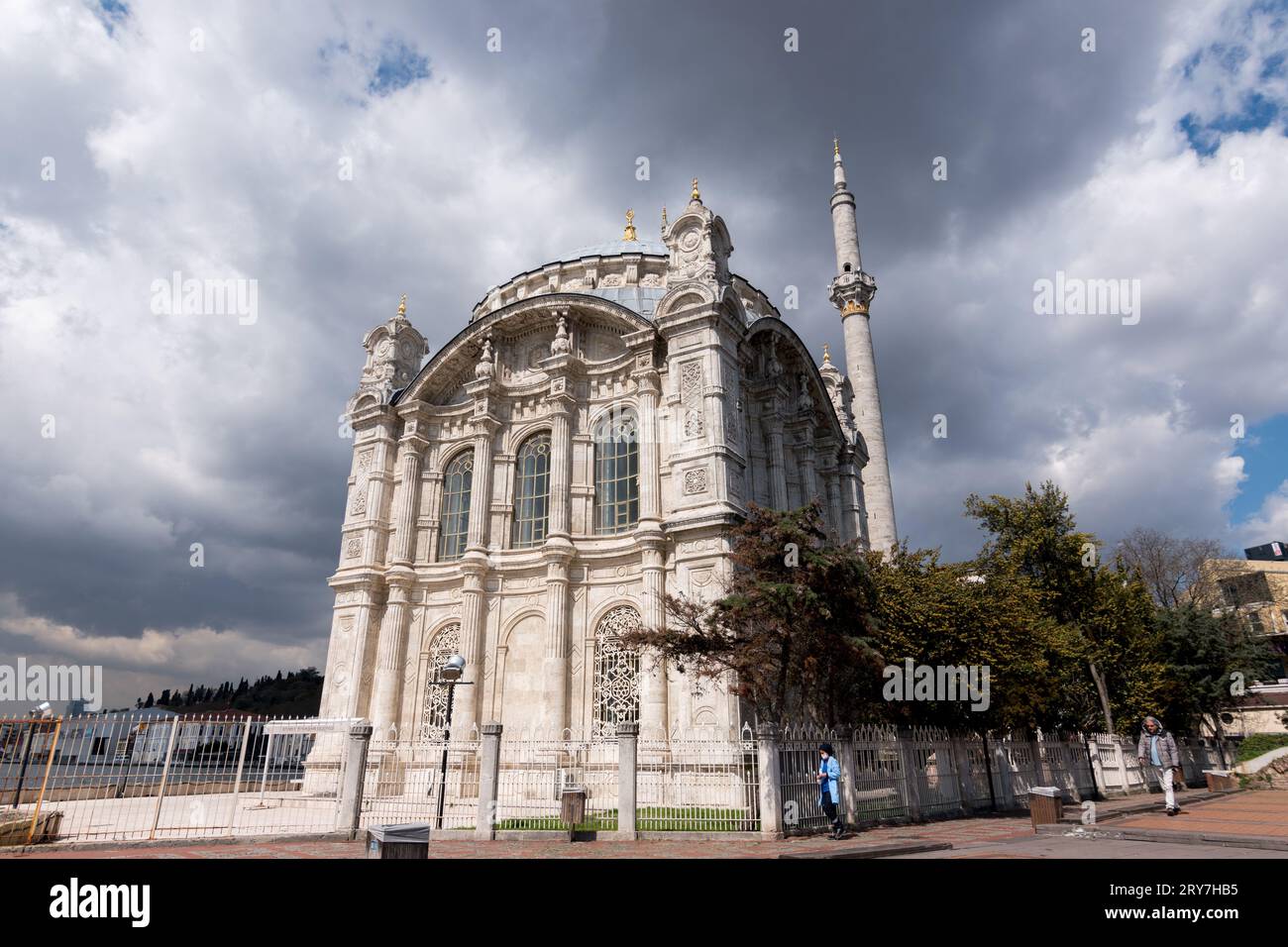 Mezquita ortakoy mezquita ortakoy hi-res stock photography and images ...