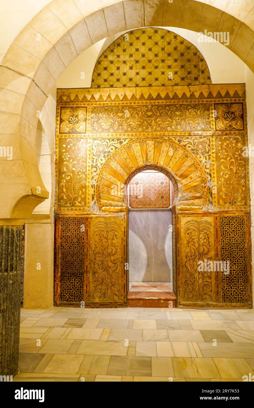 Mihrab arch hi-res stock photography and images - Alamy