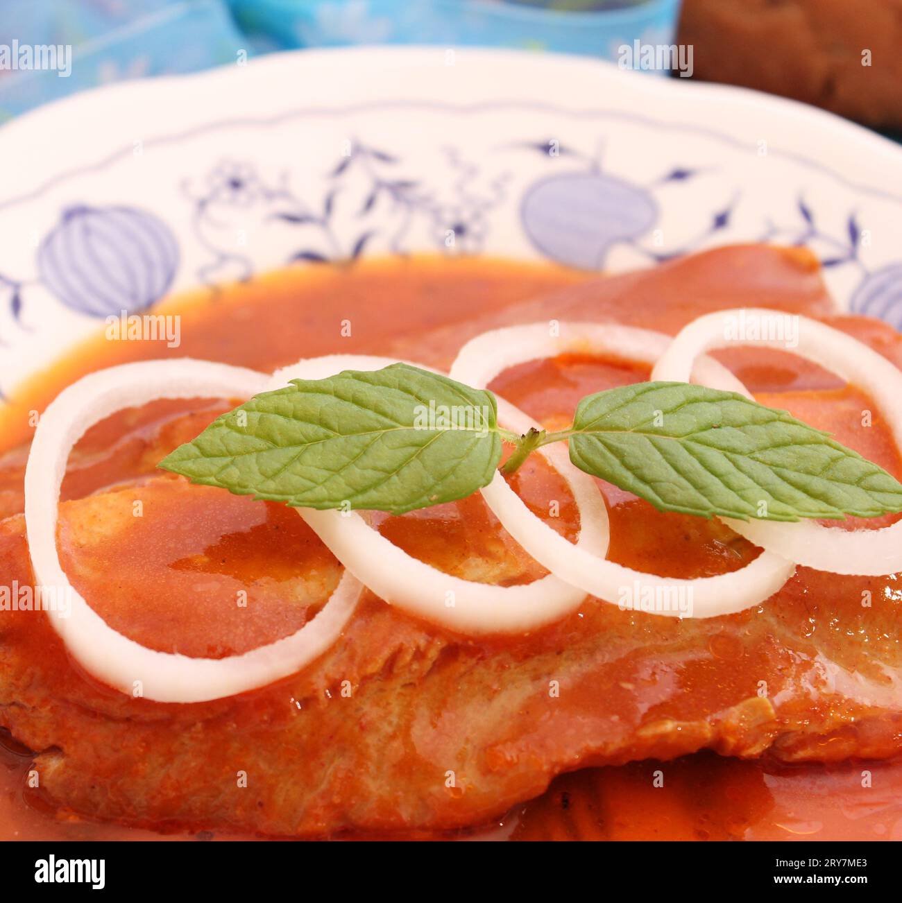 Hering in Tomatensosse Stock Photo - Alamy
