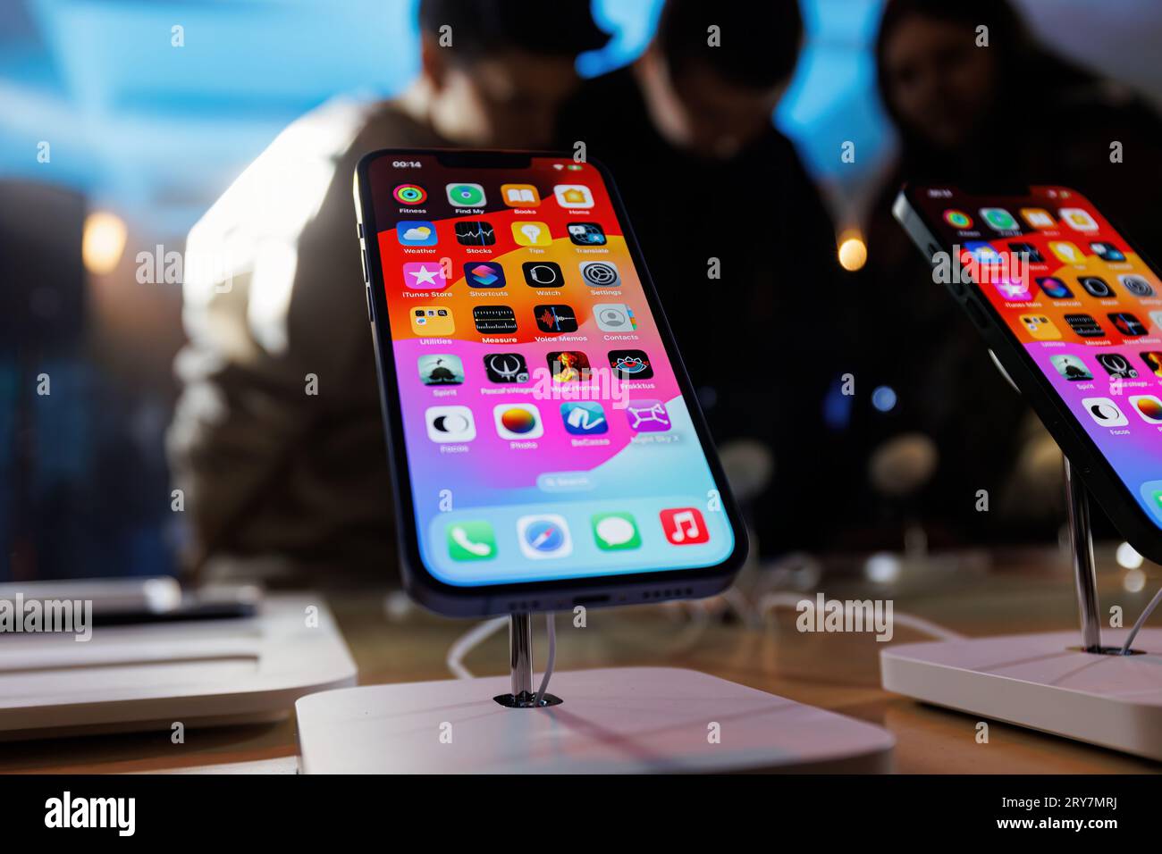 Iphone15pro hi-res stock photography and images - Alamy