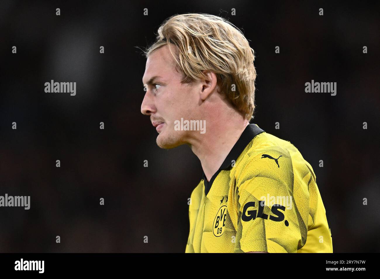 PARIS, FRANCE - SEPTEMBER 19: Julian Brandt of Borussia Dortmund during ...