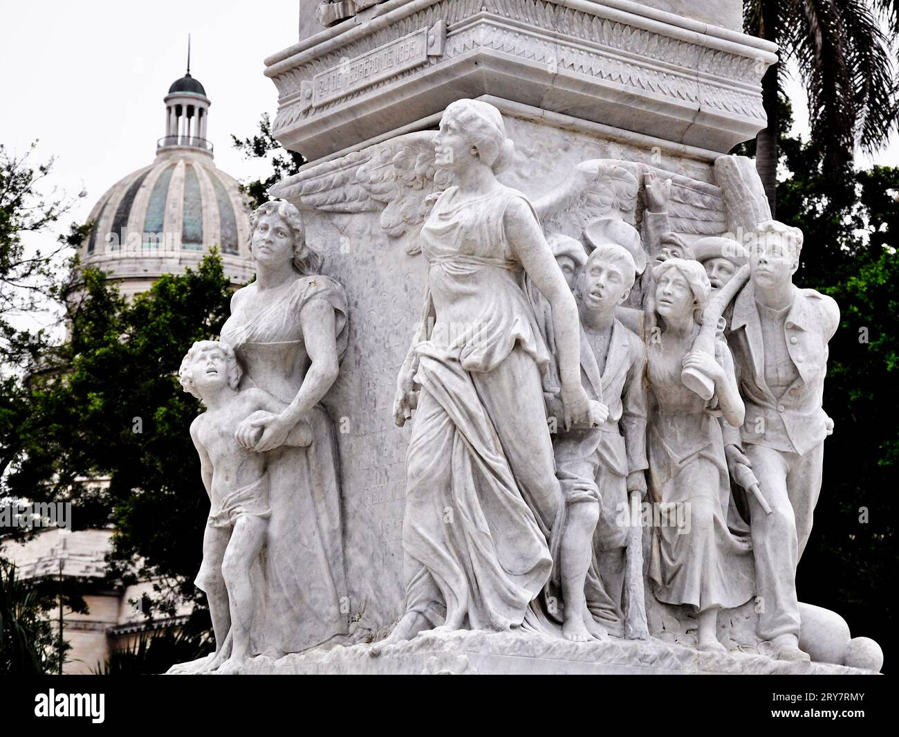 Statue pedestal hi-res stock photography and images - Alamy