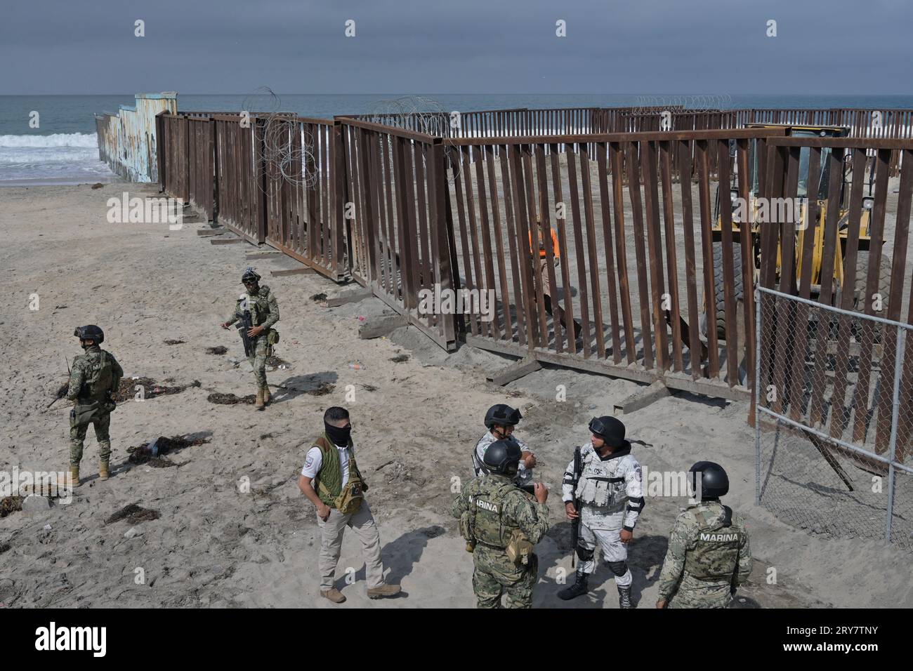 Mexican immigration guards hi-res stock photography and images - Alamy