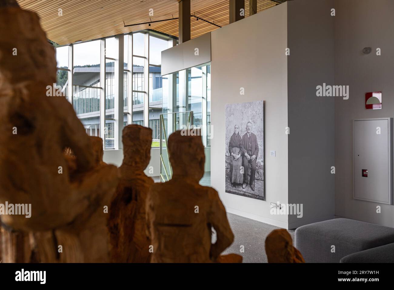 La Ola wood esculpture by Álvaro de Vega. Parador Costa da Morte, Muxia ...
