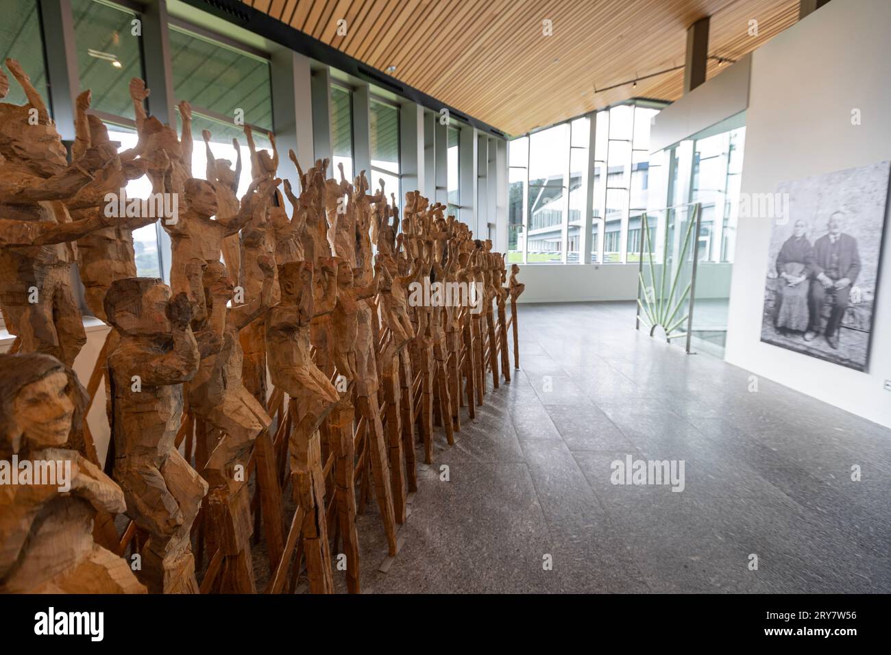 La Ola wood esculpture by Álvaro de Vega. Parador Costa da Morte, Muxia ...