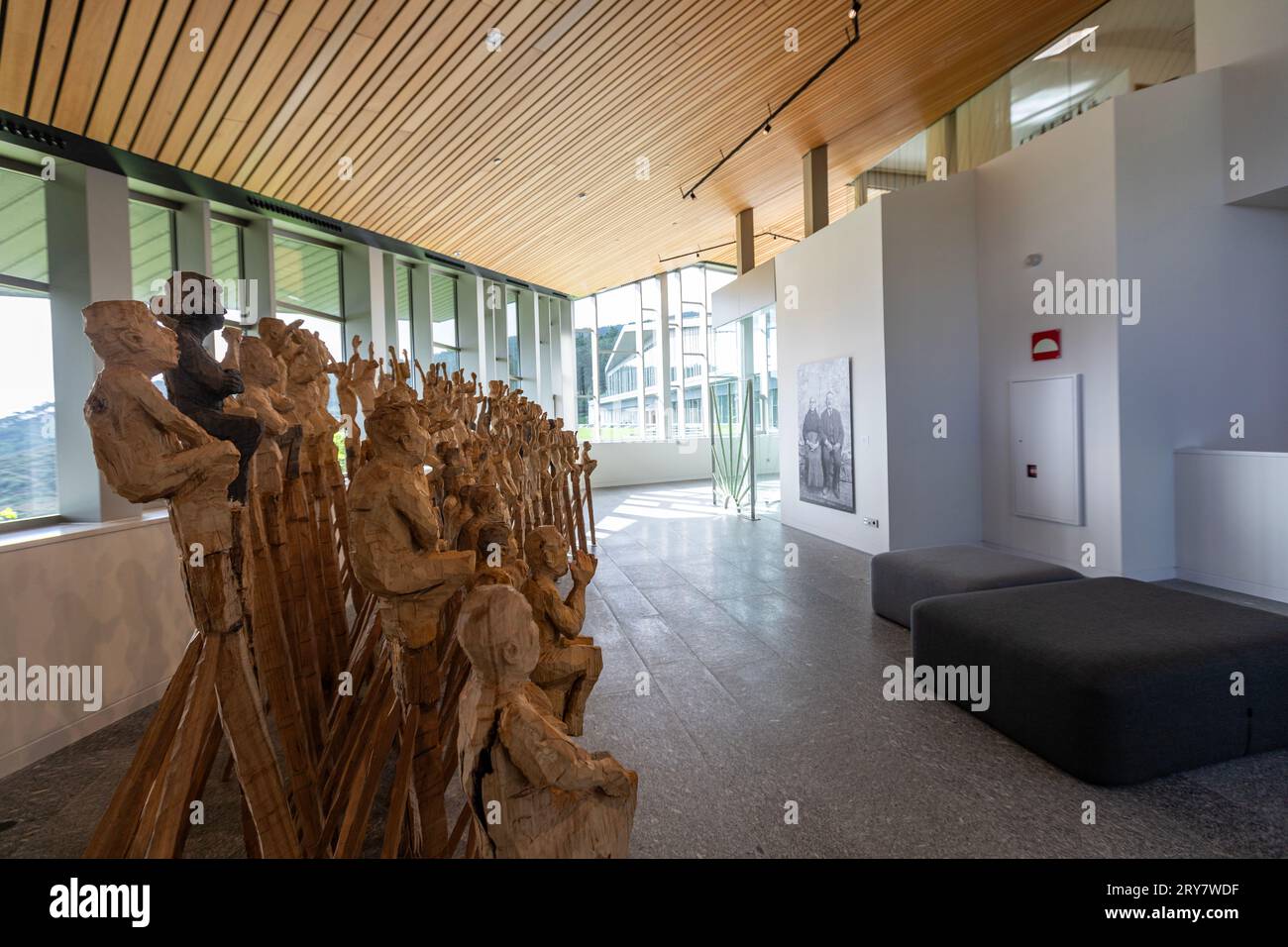 La Ola wood esculpture by Álvaro de Vega. Parador Costa da Morte, Muxia ...