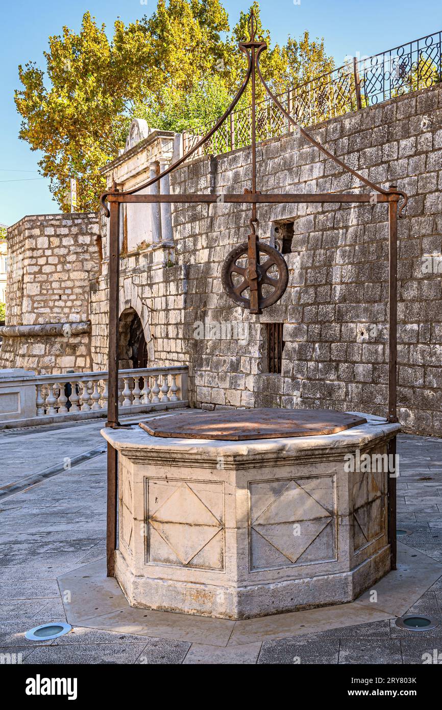 5 wells hi-res stock photography and images - Alamy