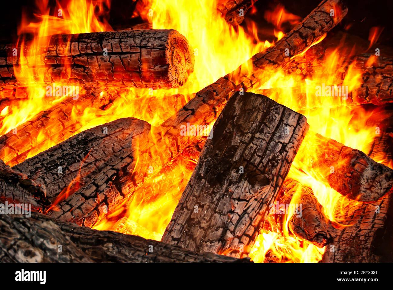Bonfire wooden logs bright hi-res stock photography and images - Alamy