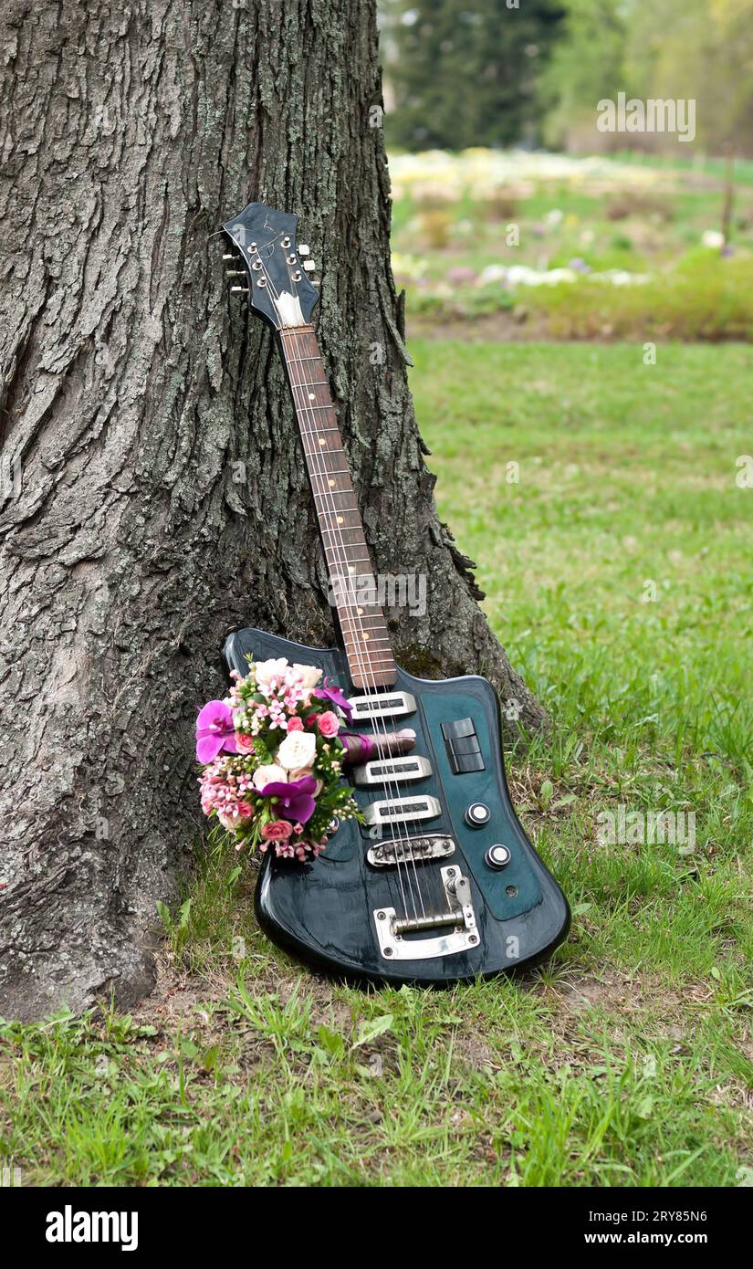 Stringed flowers hi-res stock photography and images - Alamy