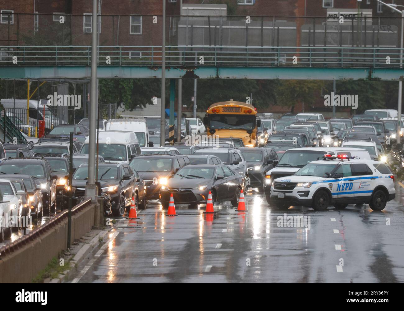 New York, United States. 29th Sep, 2023. NYPD Police close off the FDR ...