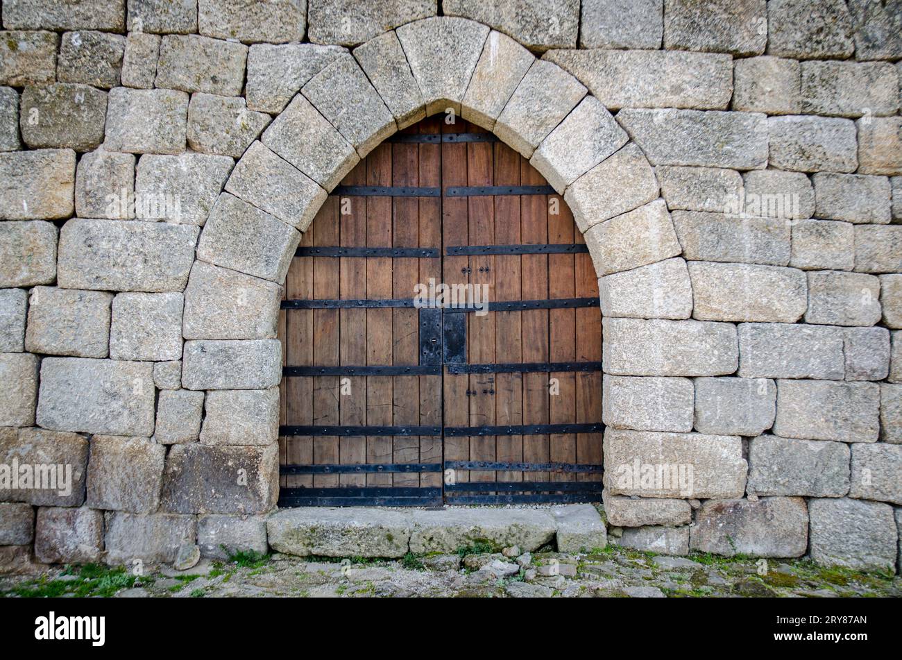 Castle metal gate hi-res stock photography and images - Alamy