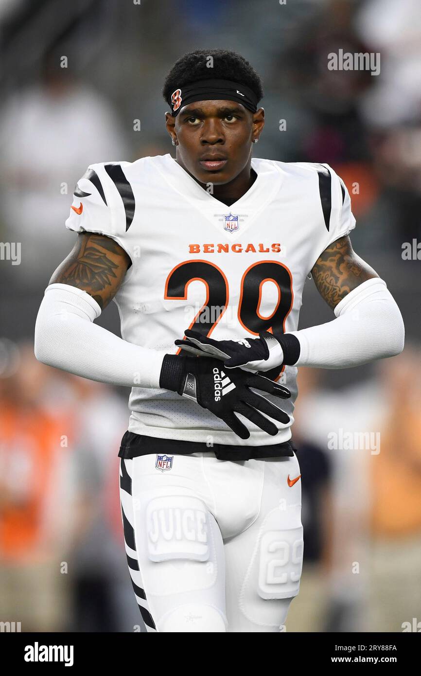 Cincinnati Bengals cornerback Cam Taylor-Britt (29) warms up before an ...