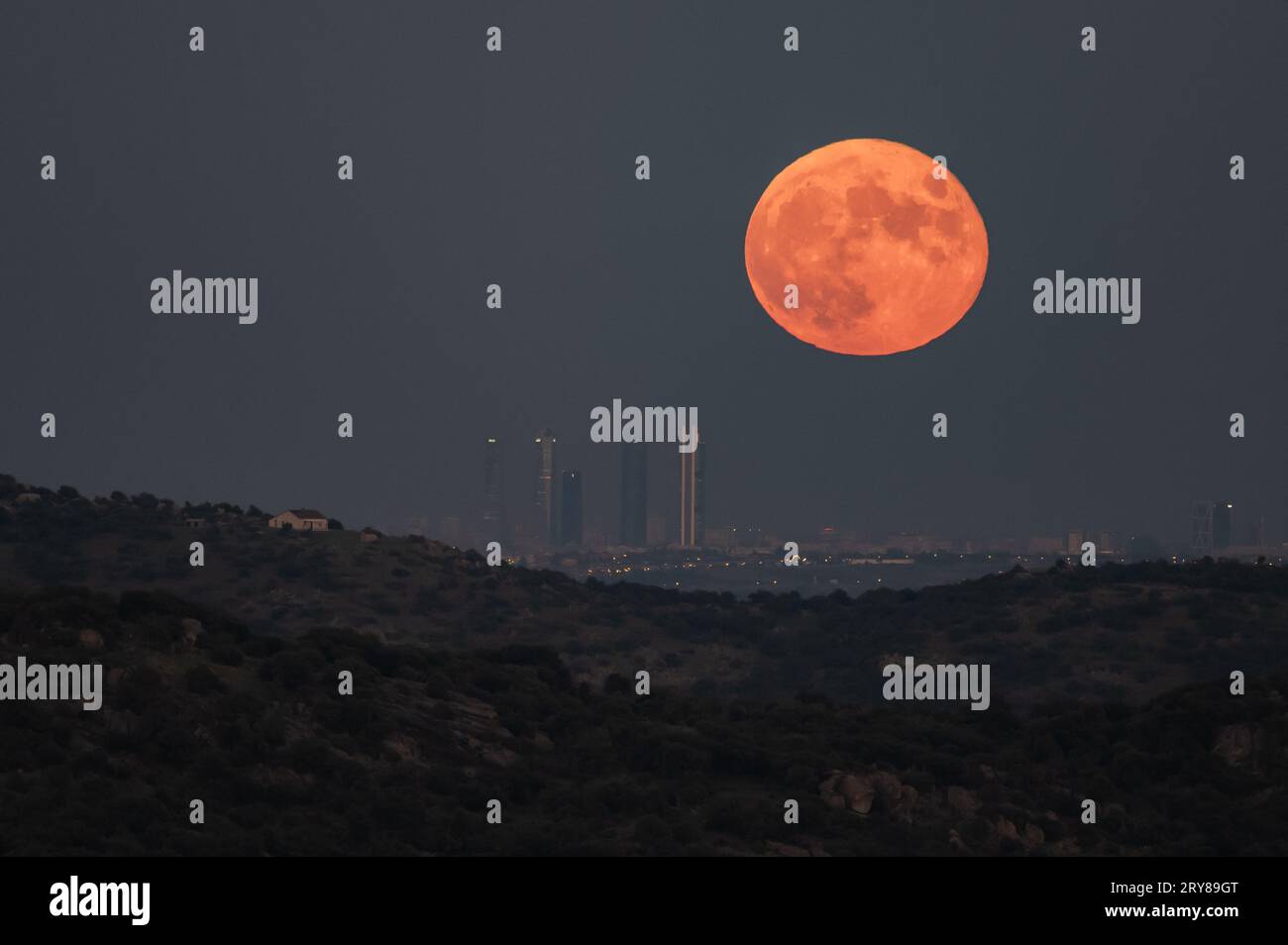Madrid, Spain. 29th Sep, 2023. The full supermoon of September, known ...
