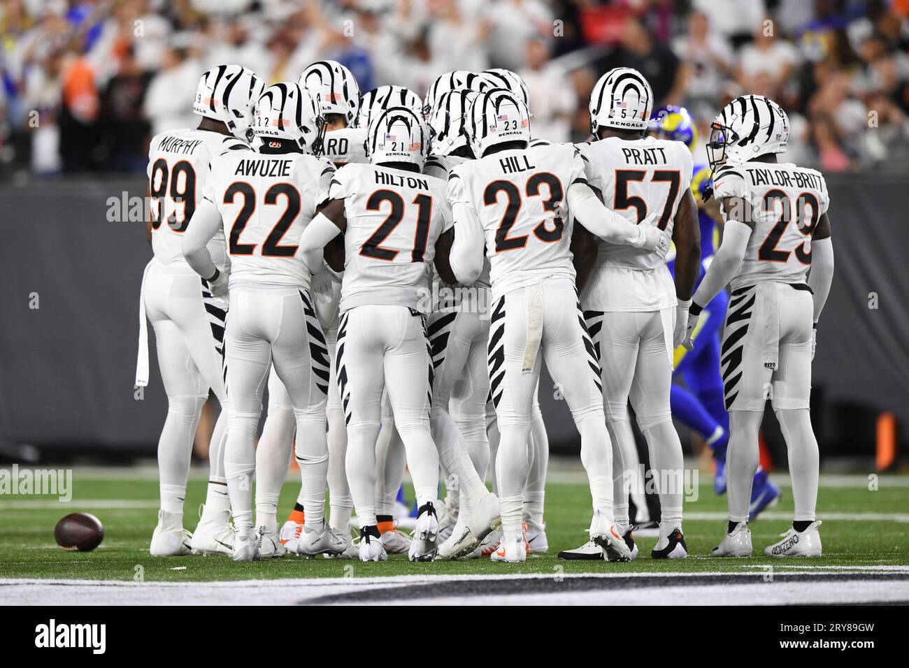 Cincinnati Bengals cornerback Chidobe Awuzie (22), cornerback Mike ...