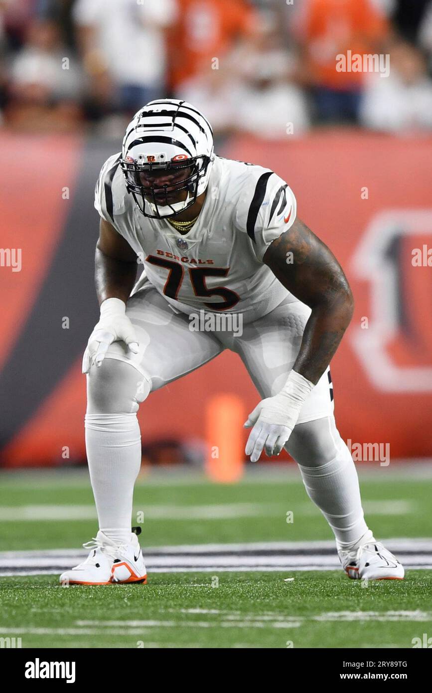 Cincinnati Bengals offensive tackle Orlando Brown Jr. (75) lines up for ...