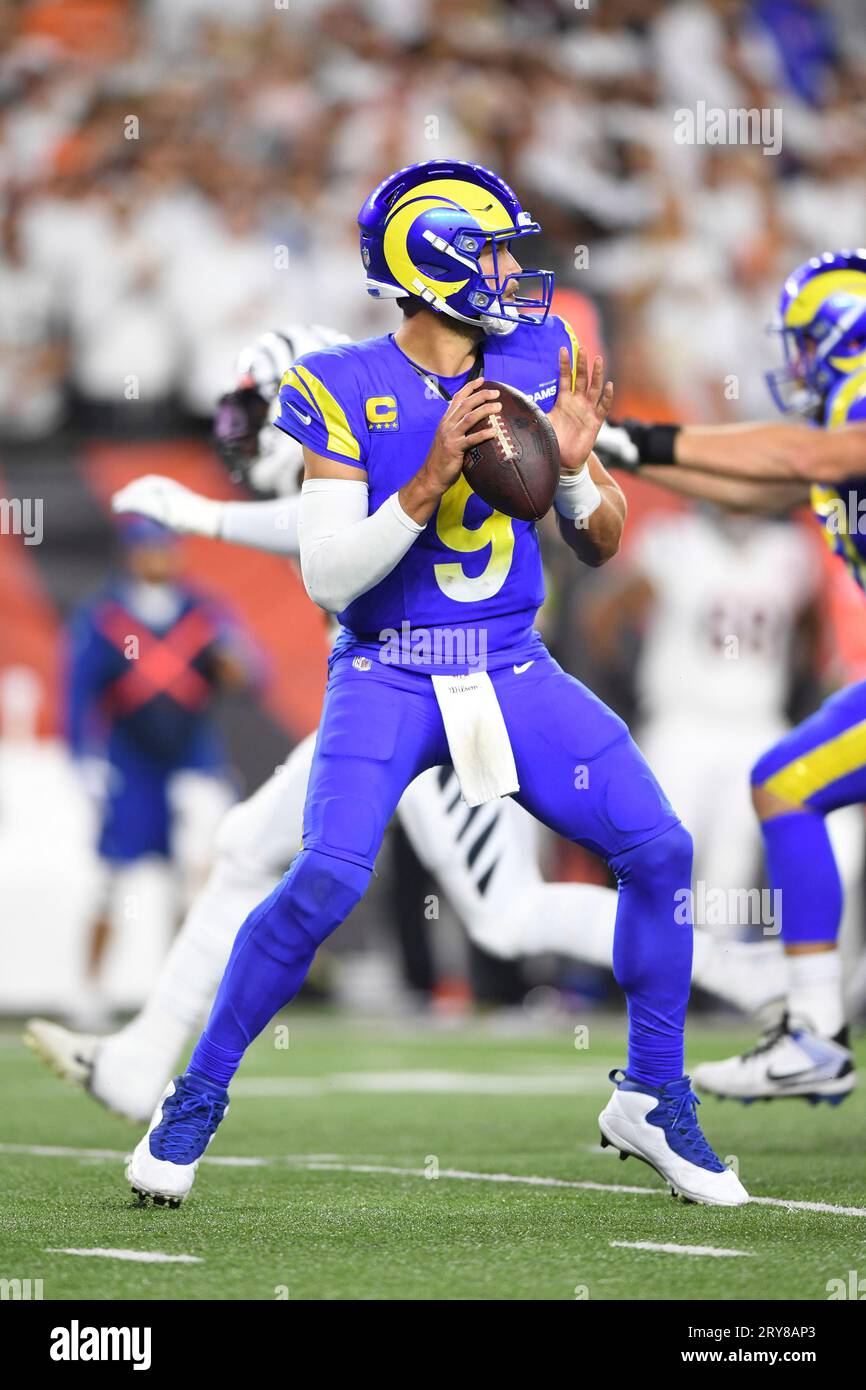 Los Angeles Rams quarterback Matthew Stafford (9) drops back to pass ...
