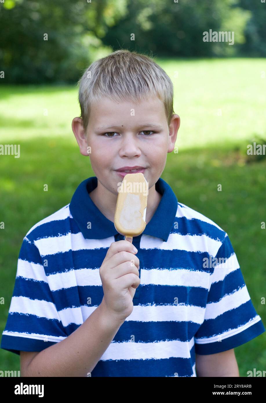 Junge eis hi-res stock photography and images - Alamy