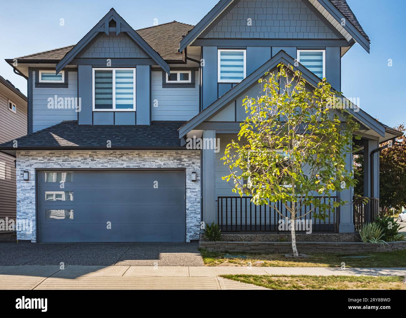 Luxury british home exterior hi-res stock photography and images - Alamy