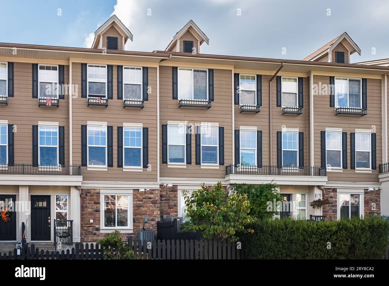New Modern Apartment Buildings in Vancouver BC. Canadian modern ...