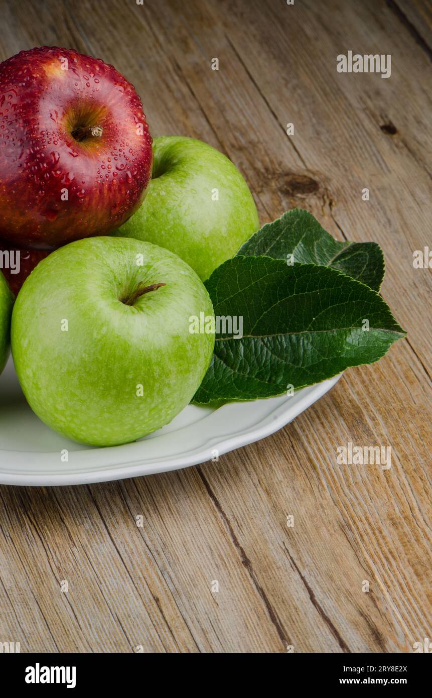 Ceramic apples hi-res stock photography and images - Alamy